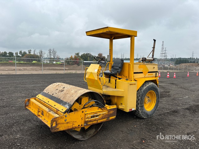 1998 Super Pac Smooth Drum Compactor | Ritchie Bros. Auctioneers