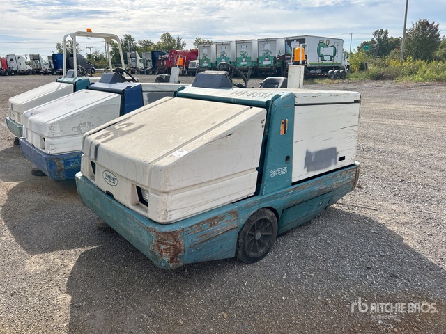 Tennant 385 Ride-On Sweeper (Inoperable) | Ritchie Bros. Auctioneers