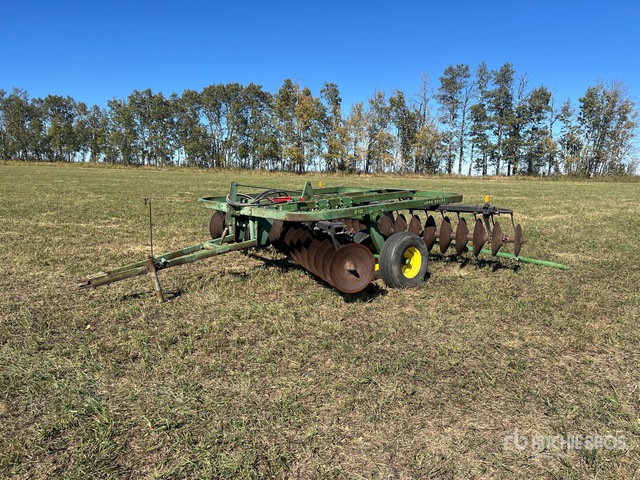 John Deere 210 14 ft Tandem Breaking Disc | Ritchie Bros. Auctioneers