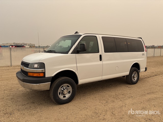 2017 Chevrolet Express 3500 4x4 10 Passenger Van | Ritchie Bros ...