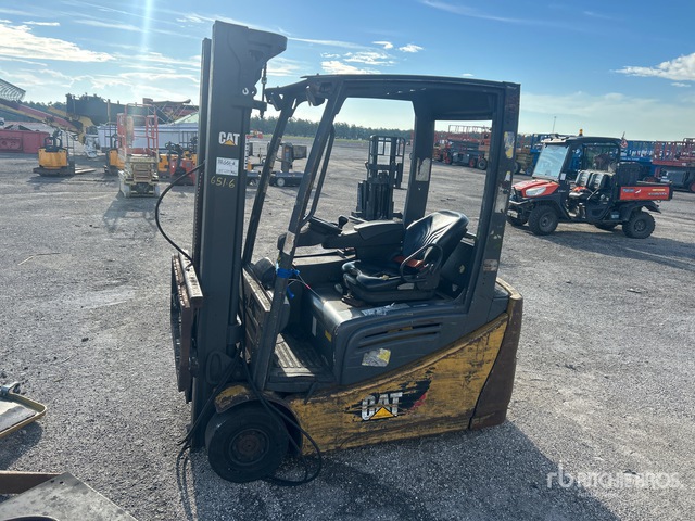 2020 Cat 2ET3000 3150 lb Electric Forklift (Inoperable) | Ritchie Bros ...