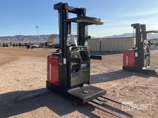 Surplus Raymond 540-OPC30TT Order Picker in Yermo, California, United ...