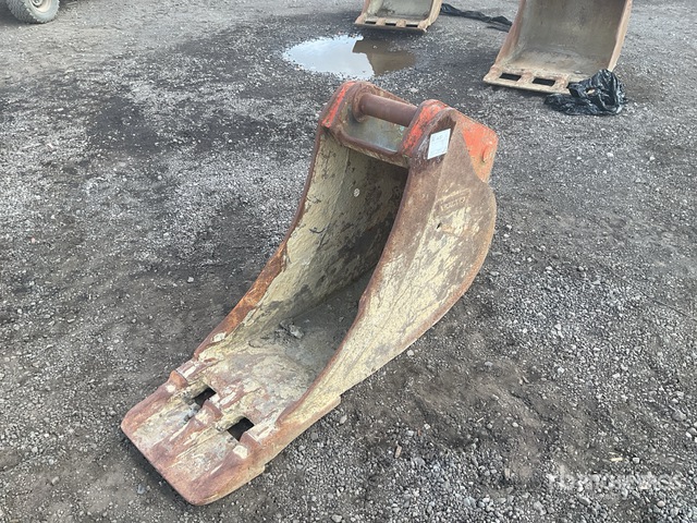 430 mm Digging Excavator Bucket | Ritchie Bros. Auctioneers