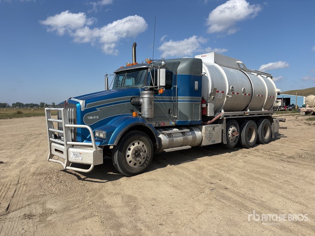 2013 Kenworth T800 4900 gal 8x4 Tanker Truck | Ritchie Bros. Auctioneers
