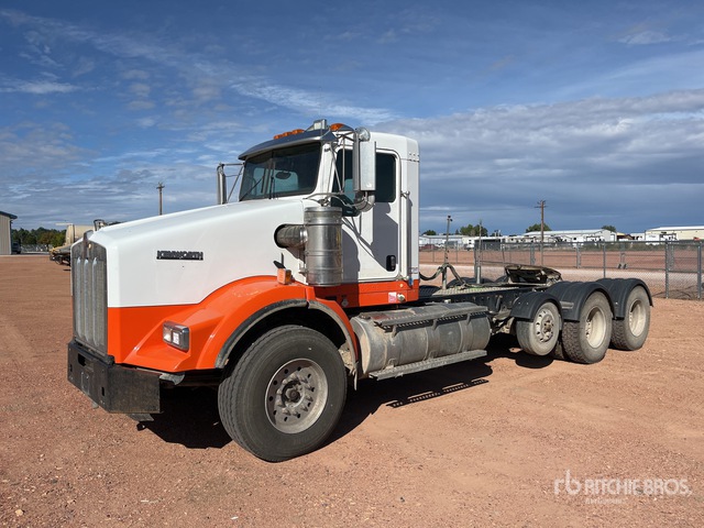 2010 Kenworth T800 8x4 Tri/A Day Cab Truck Tractor | Ritchie Bros ...