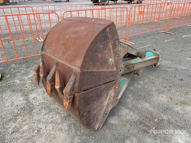 750 mm Clamshell Excavator Bucket - Fits Kobelco SK200-3 | Ritchie Bros ...
