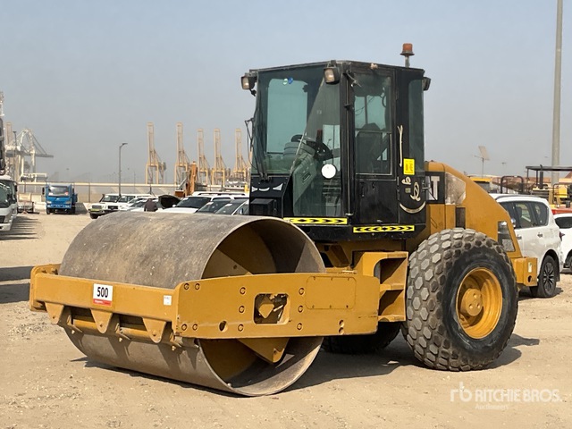 Cat CS533E Smooth Drum Compactor | Ritchie Bros. Auctioneers