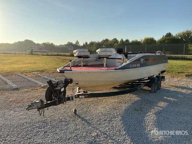 2000 Lowe TH220-224 22 ft Bowrider Boat w/2000 Hawkeye B213T-B Trailer ...