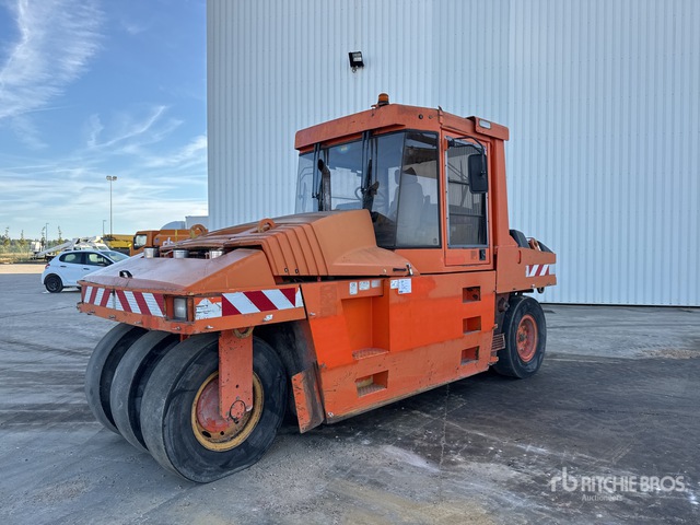 2001 Cat PS-300B 7 Wheel Compacteur Pneumatique 7 Roues Pneumatic ...