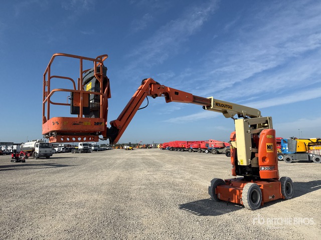 JLG E300 AJP Electric Articulating Boom Lift | Ritchie Bros. Auctioneers