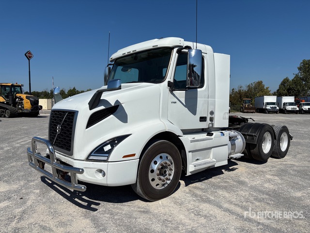 2020 Volvo VNR 6x2 T/A Day Cab Truck Tractor | Ritchie Bros. Auctioneers