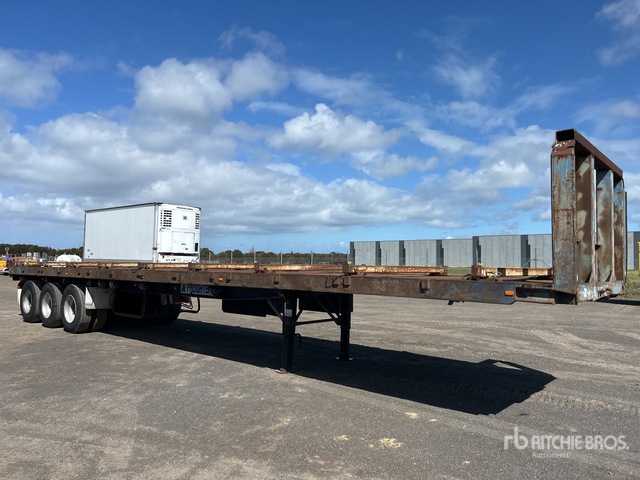 1990 Freighter 13.3 m Tri/A Flatbed Trailer | Ritchie Bros. Auctioneers