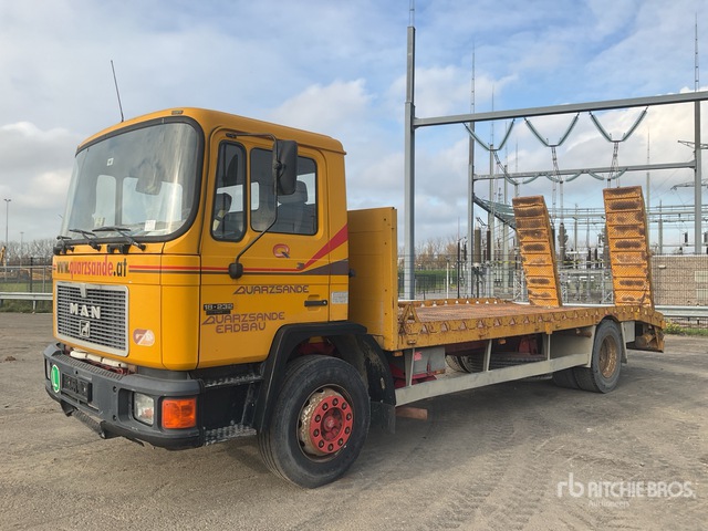 2000 MAN 18.232 4x2 Flatbed Truck | Ritchie Bros. Auctioneers