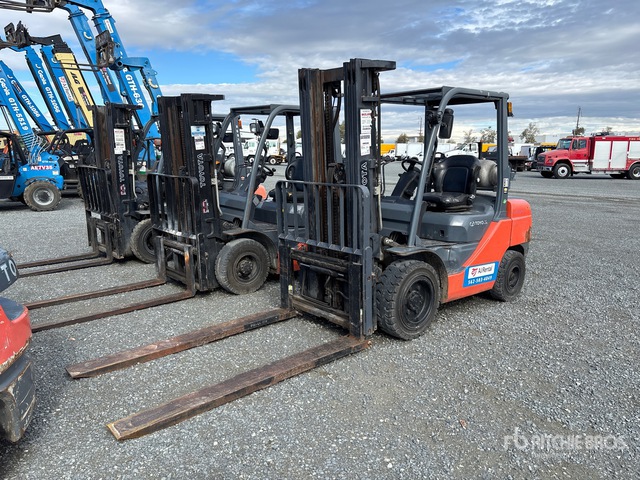 2015 Toyota 8FGU30 4800 lb Pneumatic Tire Forklift | Ritchie Bros ...