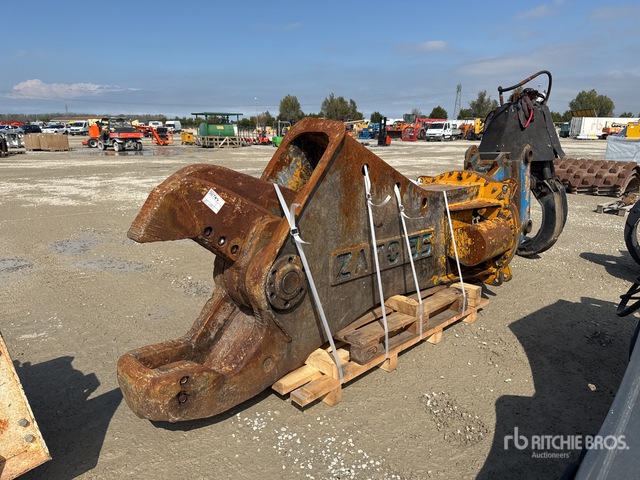 Zato 35 059 Demolition Shear | Ritchie Bros. Auctioneers