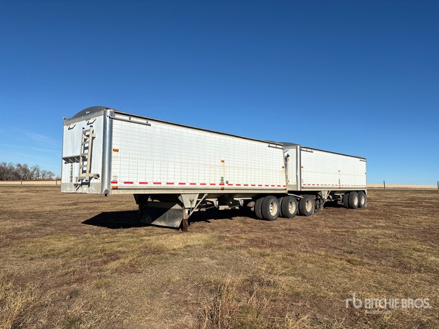 2002 Wilson PaceSetter Super B-Train Grain Trailer | Ritchie Bros ...