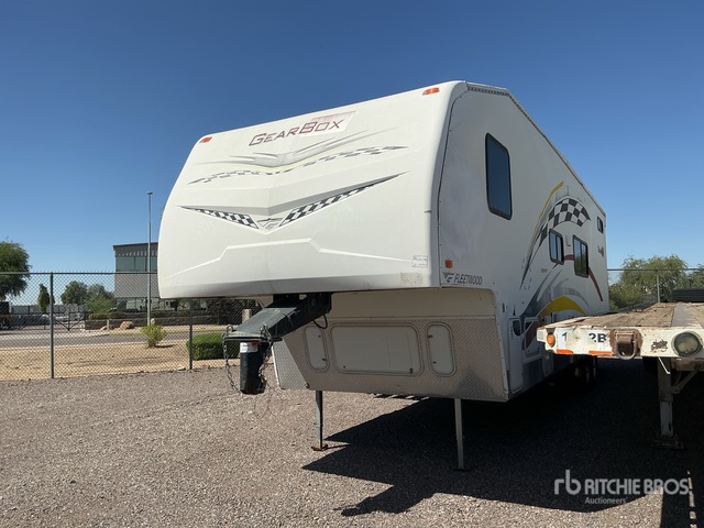 2006 Fleetwood GearBox 335FS 35 ft T/A Toy Hauler Travel Trailer ...