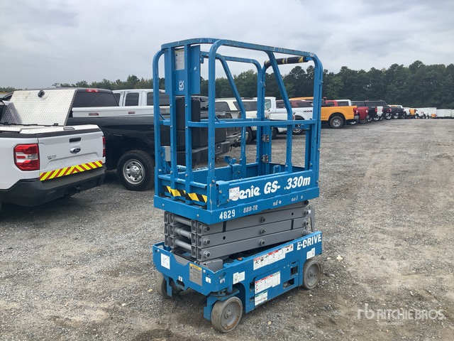 2020 Genie GS-1330m Electric Elevador de tijera | Ritchie Bros. Auctioneers