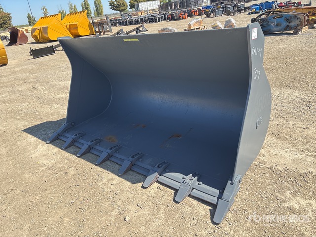 Paladin 104 in Wheel Loader Bucket | Ritchie Bros. Auctioneers