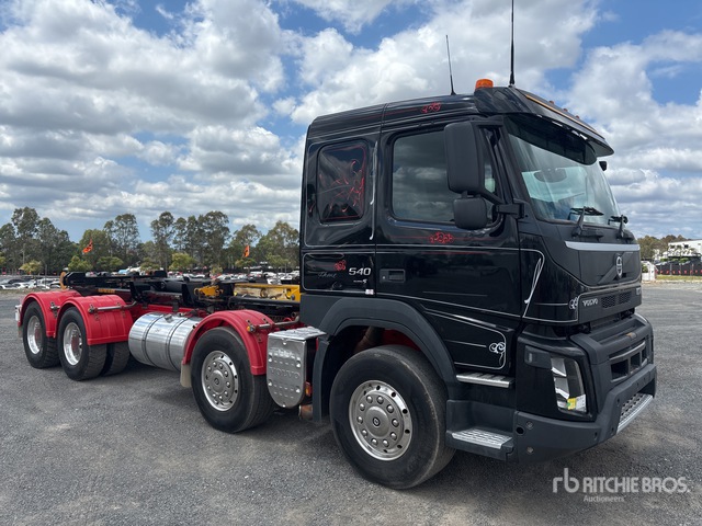 2021 Volvo FMX13 8x4 Twin-Steer Sleeper Hook Truck | Ritchie Bros ...