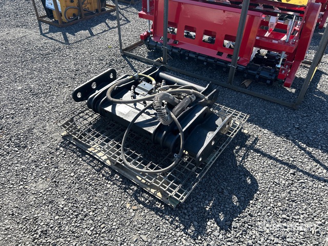 Cat 47 in Quick Coupler - Fits Cat 434/444 | Ritchie Bros. Auctioneers