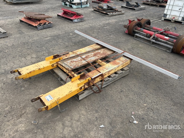 Fork Torque Curtain Lifter 2700 mm Fork Attachment | Ritchie Bros ...
