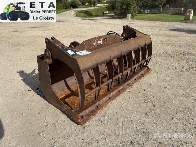 JCB 2400 mm Godet A Fumier Manure Bucket | Ritchie Bros. Auctioneers