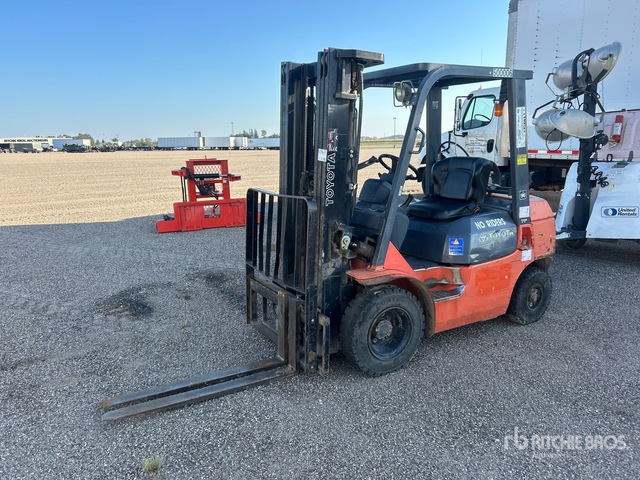 2005 Toyota 7FGU25 4500 lb Pneumatic Tire Forklift (Inoperable ...