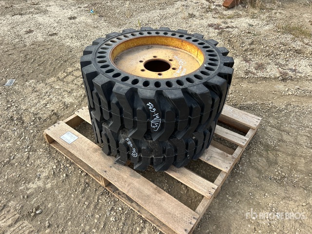 Quantity of (2) Cat 33x6x11 Tires - Fits Cat 262D | Ritchie Bros ...