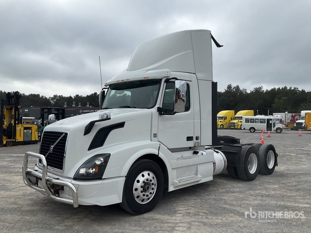 2017 Volvo VNL 6x2 T/A Day Cab Truck Tractor | Ritchie Bros. Auctioneers