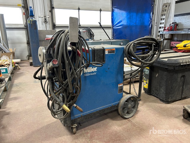 Miller Millermatic 251 200 A Mobile MIG Wire Feed Soudeuse | Ritchie ...