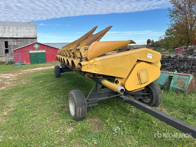 1998 Cat 830 8 Row Corn Combine Header | Ritchie Bros. Auctioneers