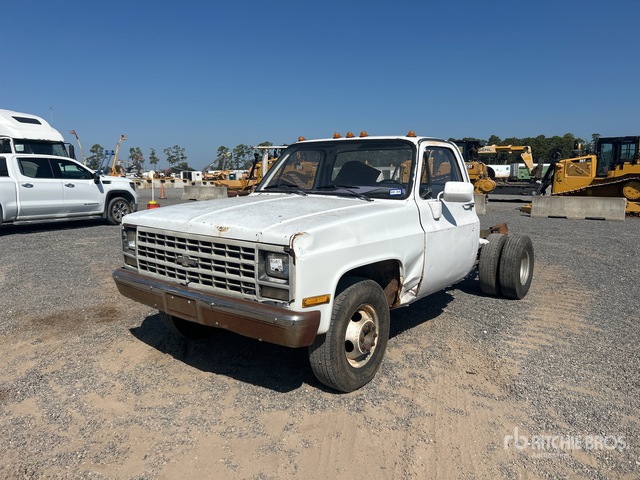 1989 Chevrolet R3500 4x2 Cabine et châssis | Ritchie Bros. Auctioneers