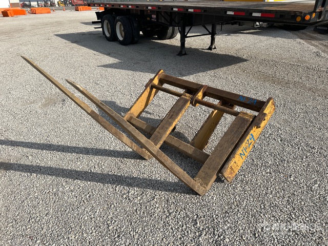 Cat 60 in Wheel Loader Forks | Ritchie Bros. Auctioneers