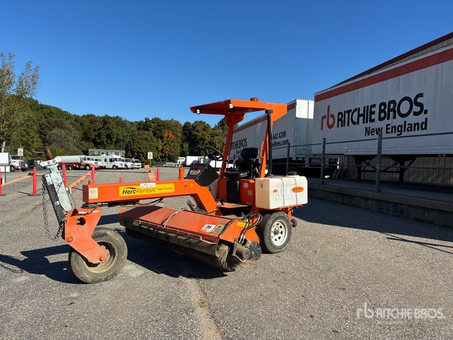 2022 Lay-Mor SM300 Self-Propelled Broom | Ritchie Bros. Auctioneers