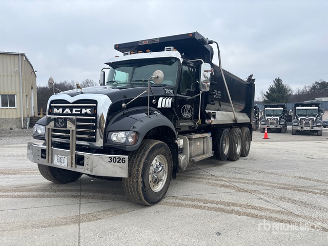 2023 Mack GR64F 8x4 Tri/A Camión dumper | Ritchie Bros. Auctioneers