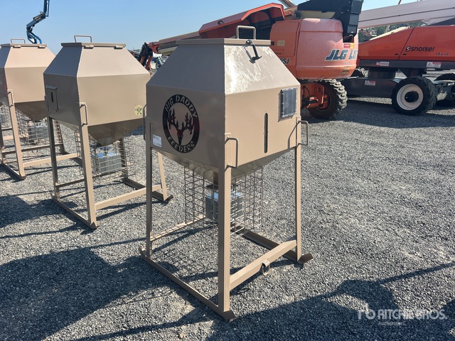 Big Daddy Feeder 700 LB Solar Deer Feeder (Unused) | Ritchie Bros ...