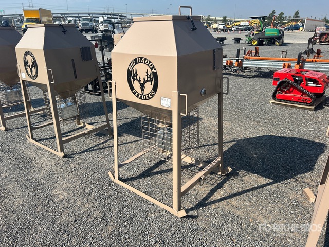 Big Daddy Feeder 700 LB Solar Deer Feeder (Unused) | Ritchie Bros ...
