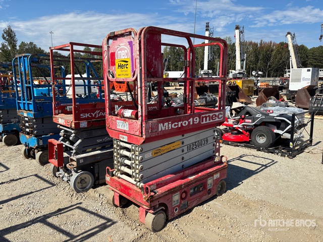 2018 MEC Micro 19 Electric Scissor Lift | Ritchie Bros. Auctioneers