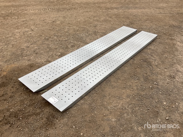 Quantity of (2) Heavy Duty 8ft Car Recovery & Trailer Loading Ramp ...