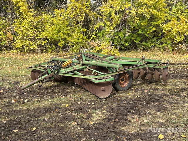 John Deere 12 ft Tandem Disc | Ritchie Bros. Auctioneers