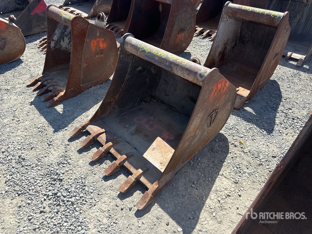 32 in Backhoe Rear Bucket | Ritchie Bros. Auctioneers