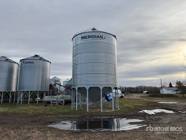 Meridian 1805 +/- 4900 bu 5 Ring Hopper Trémie à grains | Ritchie Bros ...