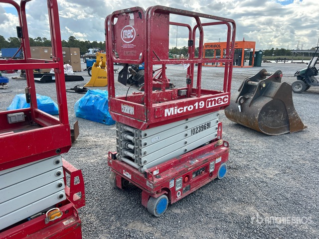 2018 MEC MICRO 19 Electric Scissor Lift | Ritchie Bros. Auctioneers