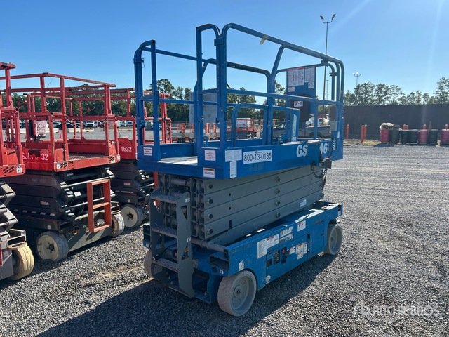 2017 Genie GS3246 Electric Scissor Lift | Ritchie Bros. Auctioneers