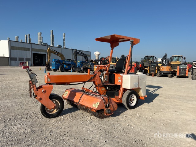 2007 Lay-Mor 6HC Self-Propelled Broom | Ritchie Bros. Auctioneers