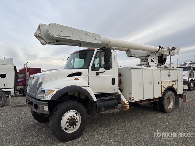 2002 Altec AM650 50 ft on 2002 International 7400 4x4 Camion nacelle ...