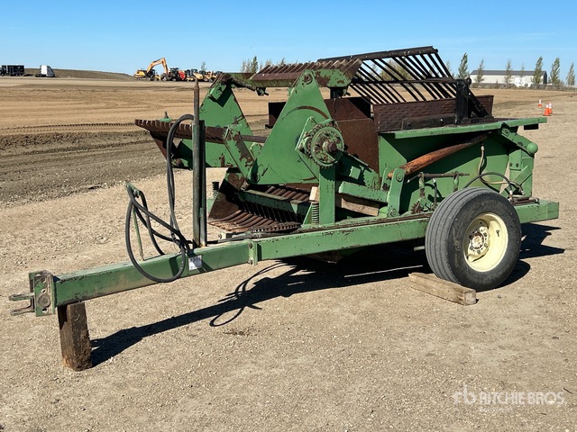 Crown 54 in Paddle Rock Picker | Ritchie Bros. Auctioneers