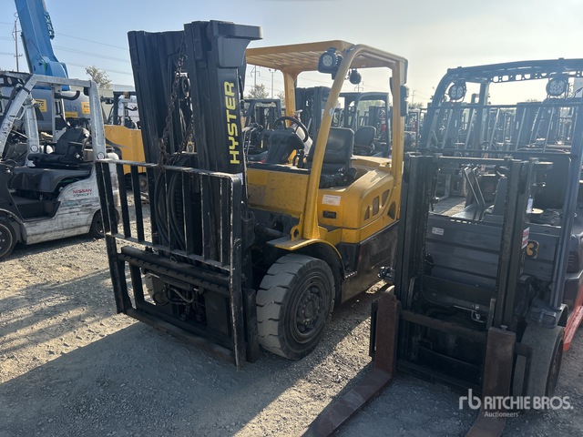 2014 Hyster H80 FT Pneumatic Tire Forklift | Ritchie Bros. Auctioneers