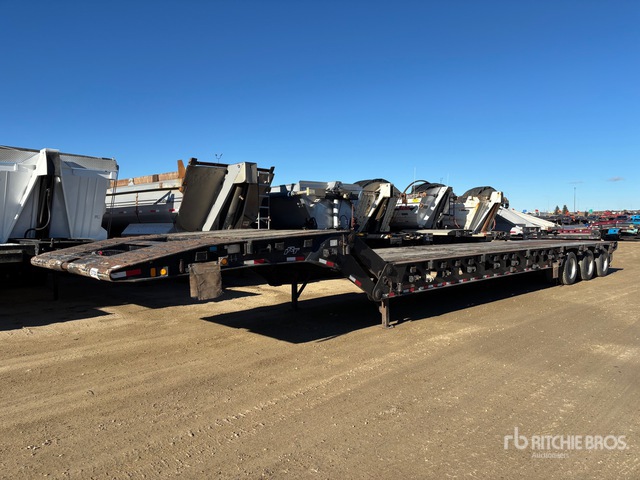 2013 Doepker 52 ft Tri/A Folding Neck Trailer | Ritchie Bros. Auctioneers